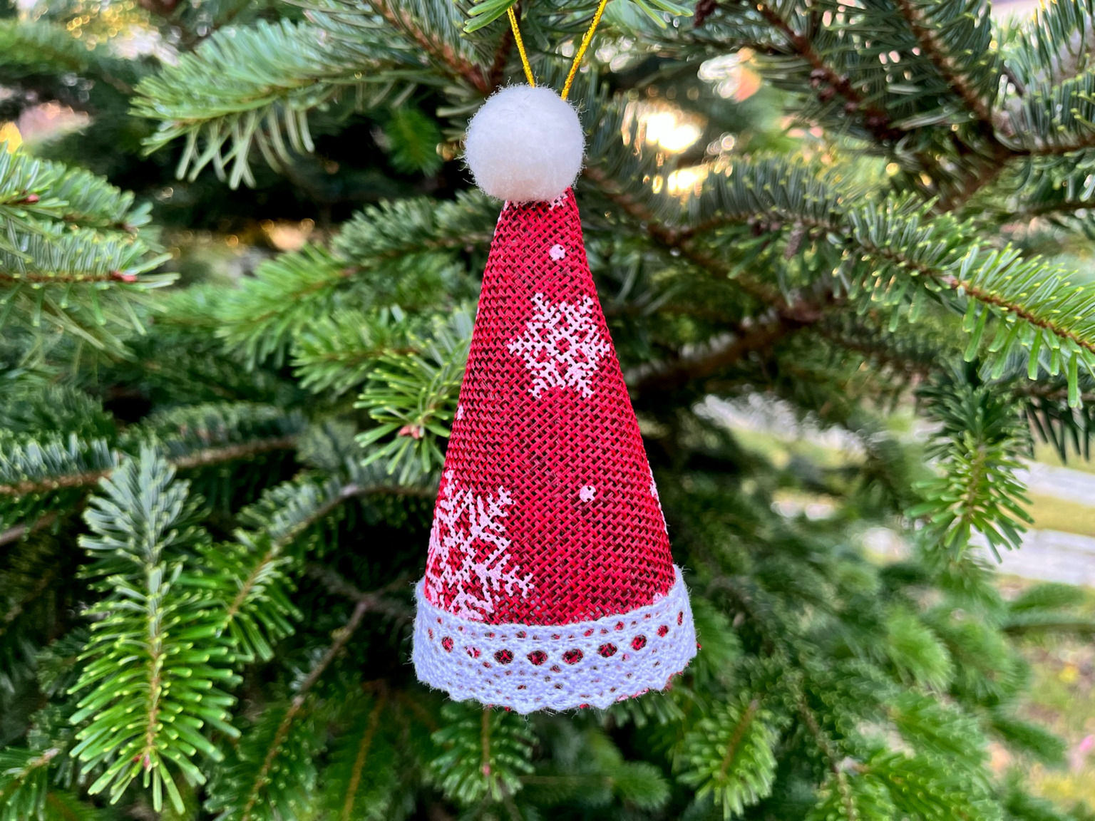 Easy DIY Santa hat ornaments tutorial - I Can Sew This
