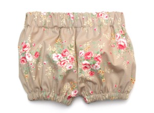 Sew your own baby bloomers with this free pattern (perfect for ...