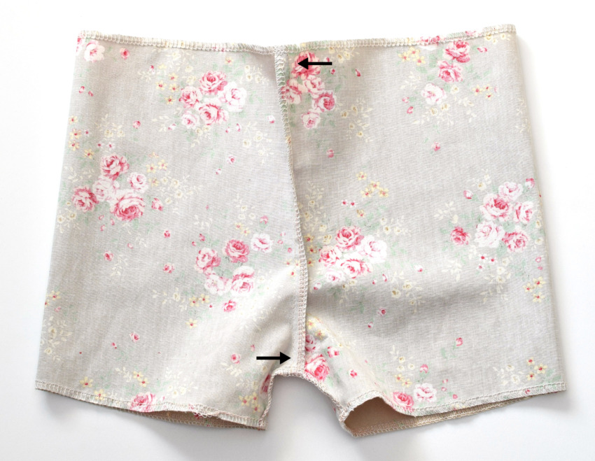 Sew your own baby bloomers with this free pattern (perfect for ...