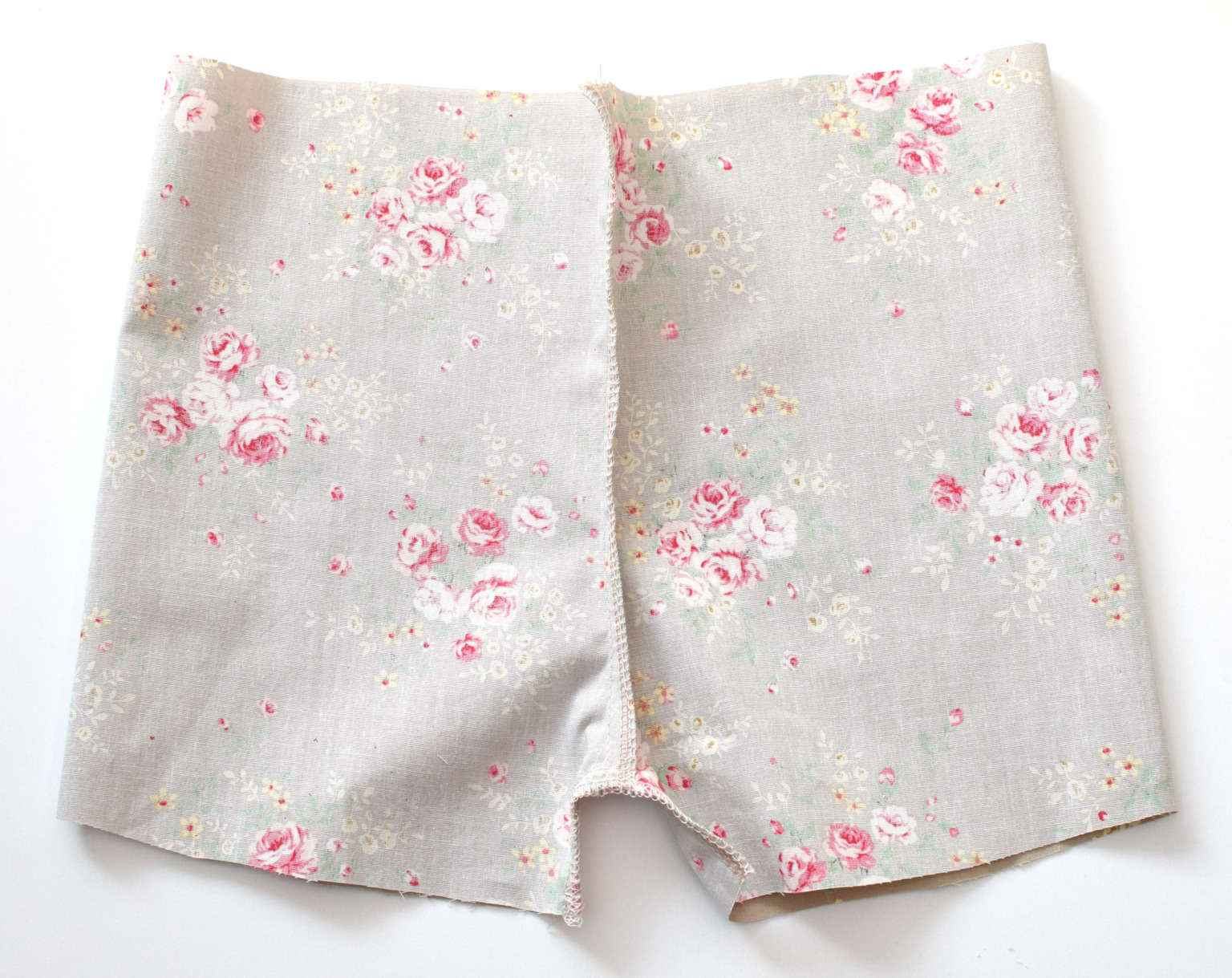Sew your own baby bloomers with this free pattern (perfect for ...