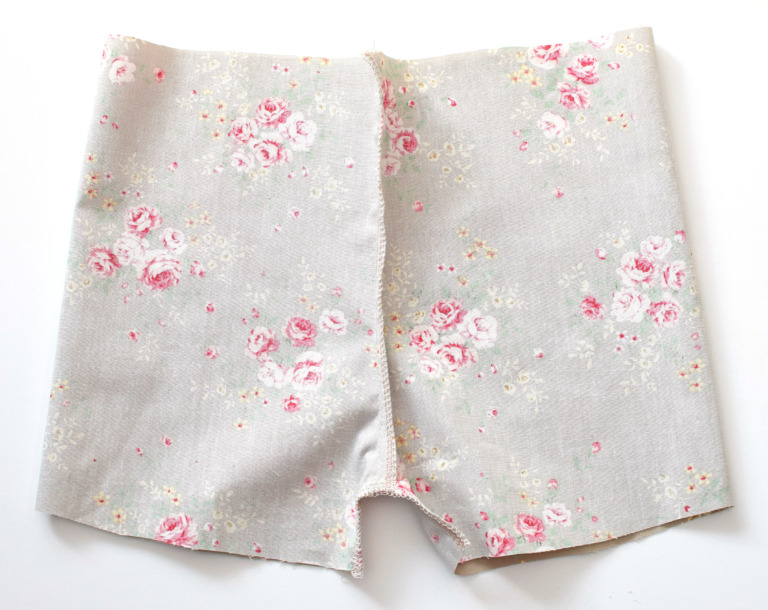 Sew your own baby bloomers with this free pattern (perfect for ...