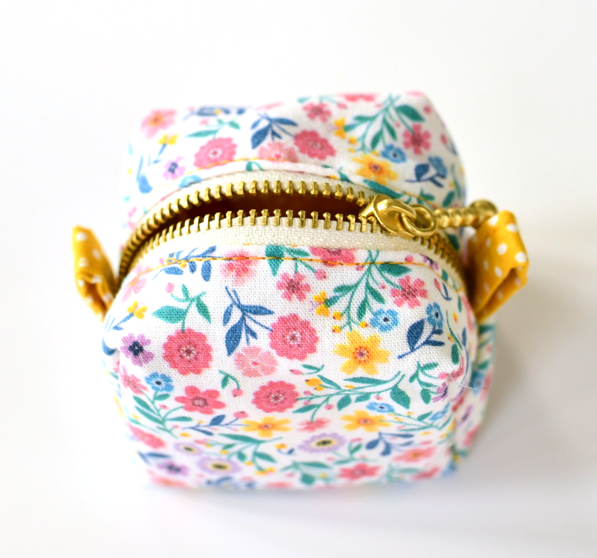 How to sew a mini zipper pouch in under 30 minutes: free pattern - I ...