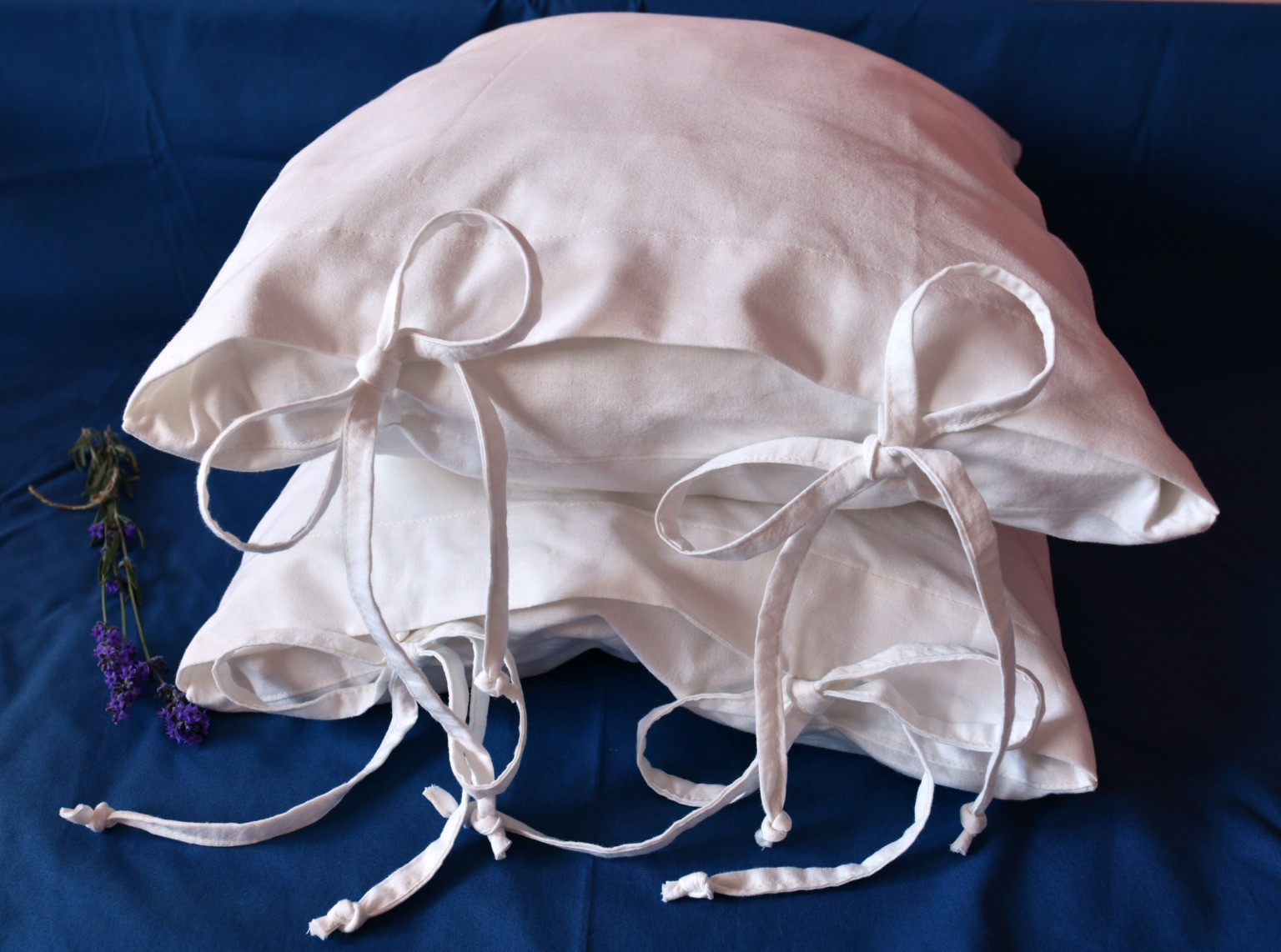 How to make an easy envelope pillowcase with ties - DIY tutorial - I ...