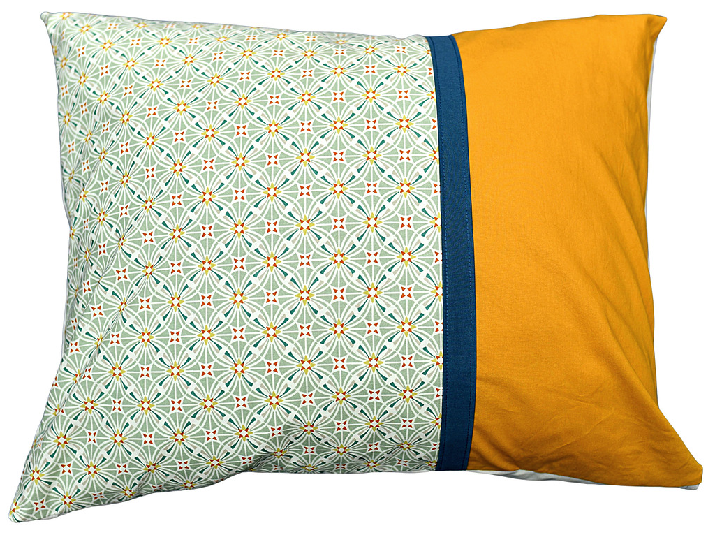 Easy DIY pillowcase: Free pattern for beginners - I Can Sew This
