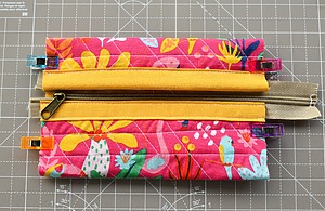 Create a cute and sturdy quilted zipper pouch (free pattern) - I Can Sew This