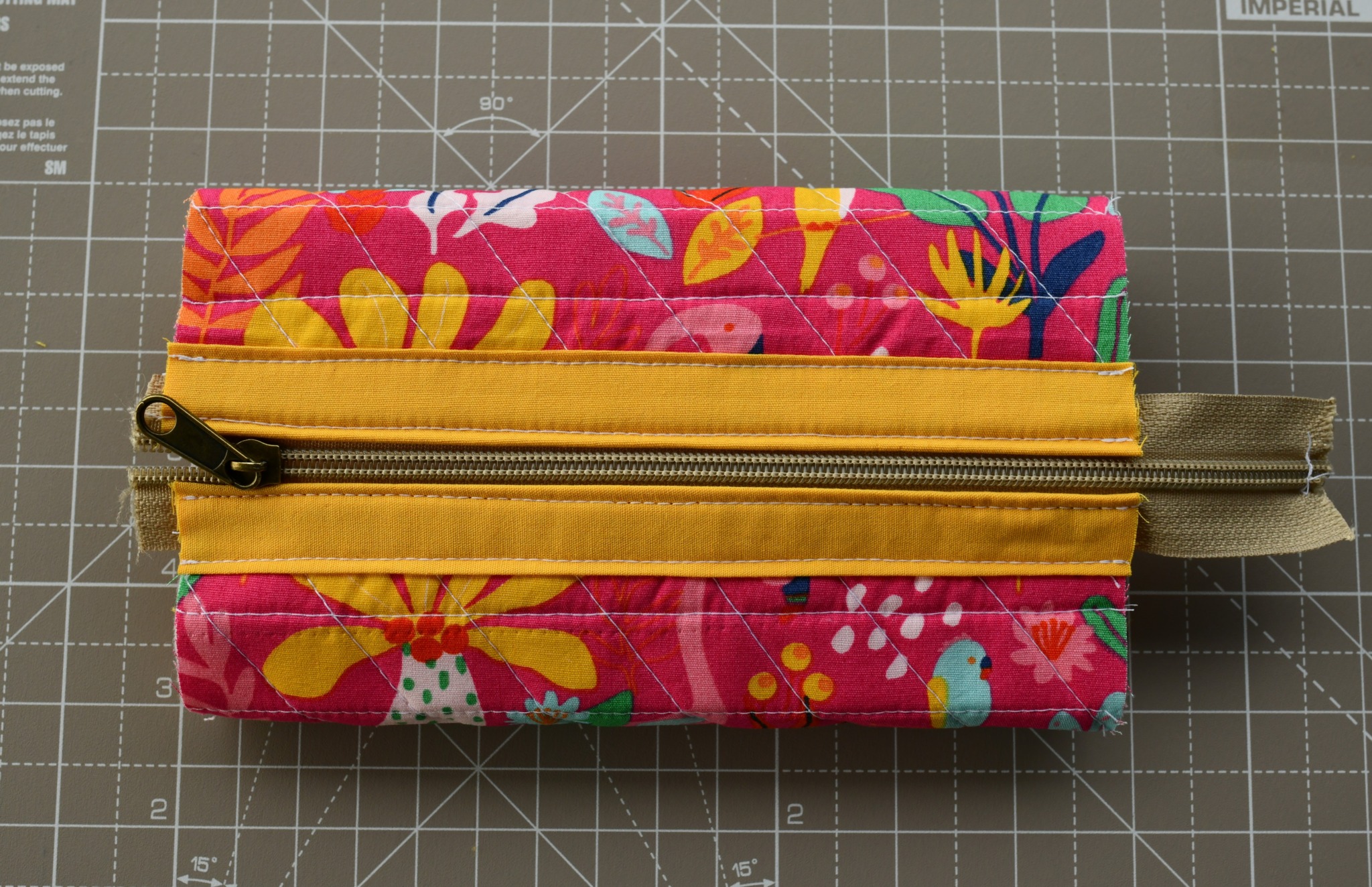 Create a cute and sturdy quilted zipper pouch (free pattern) - I Can Sew This