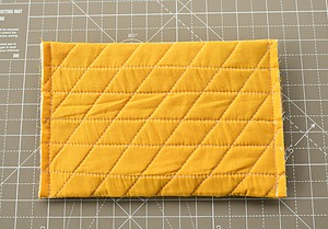 Create a cute and sturdy quilted zipper pouch (free pattern) - I Can ...