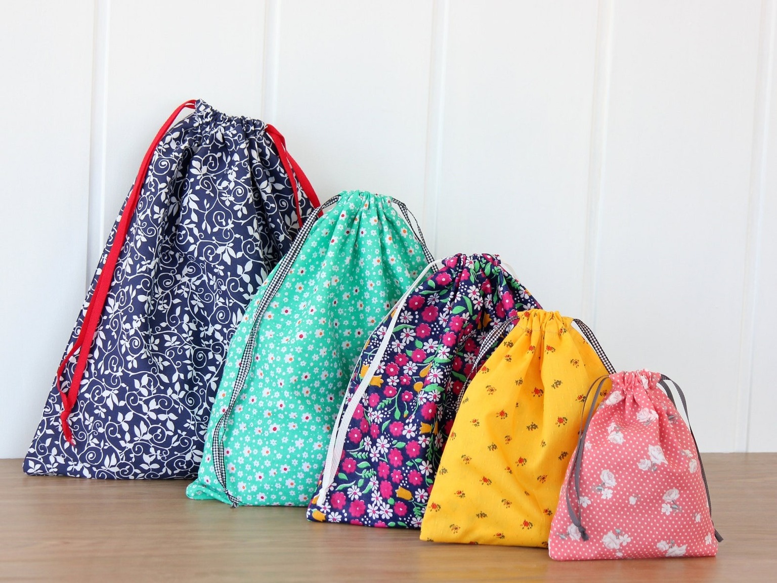 Sewing Christmas gift bags: 10 easy patterns for beginners - I Can Sew This